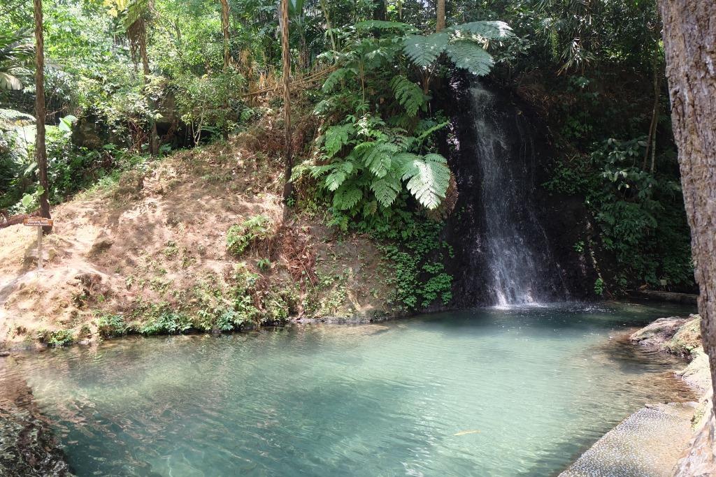 Jernihnya Curug Cipeuteuy di Majalengka — Travel Diary of Lenny Lim