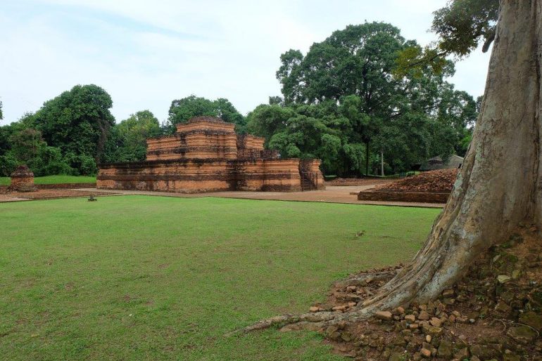 Candi Muaro Jambi Yang Terluas se-Asia Tenggara — Travel Diary of Lenny Lim