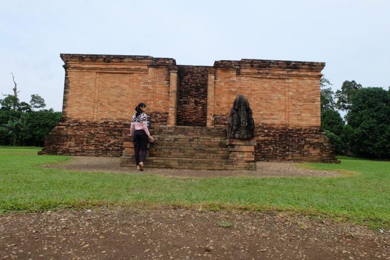 Candi Muaro Jambi Yang Terluas se-Asia Tenggara — Travel Diary of Lenny Lim