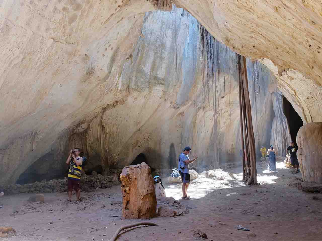 Gua Mabala Penuh Cahaya Ilahi — Travel Diary of Lenny Lim