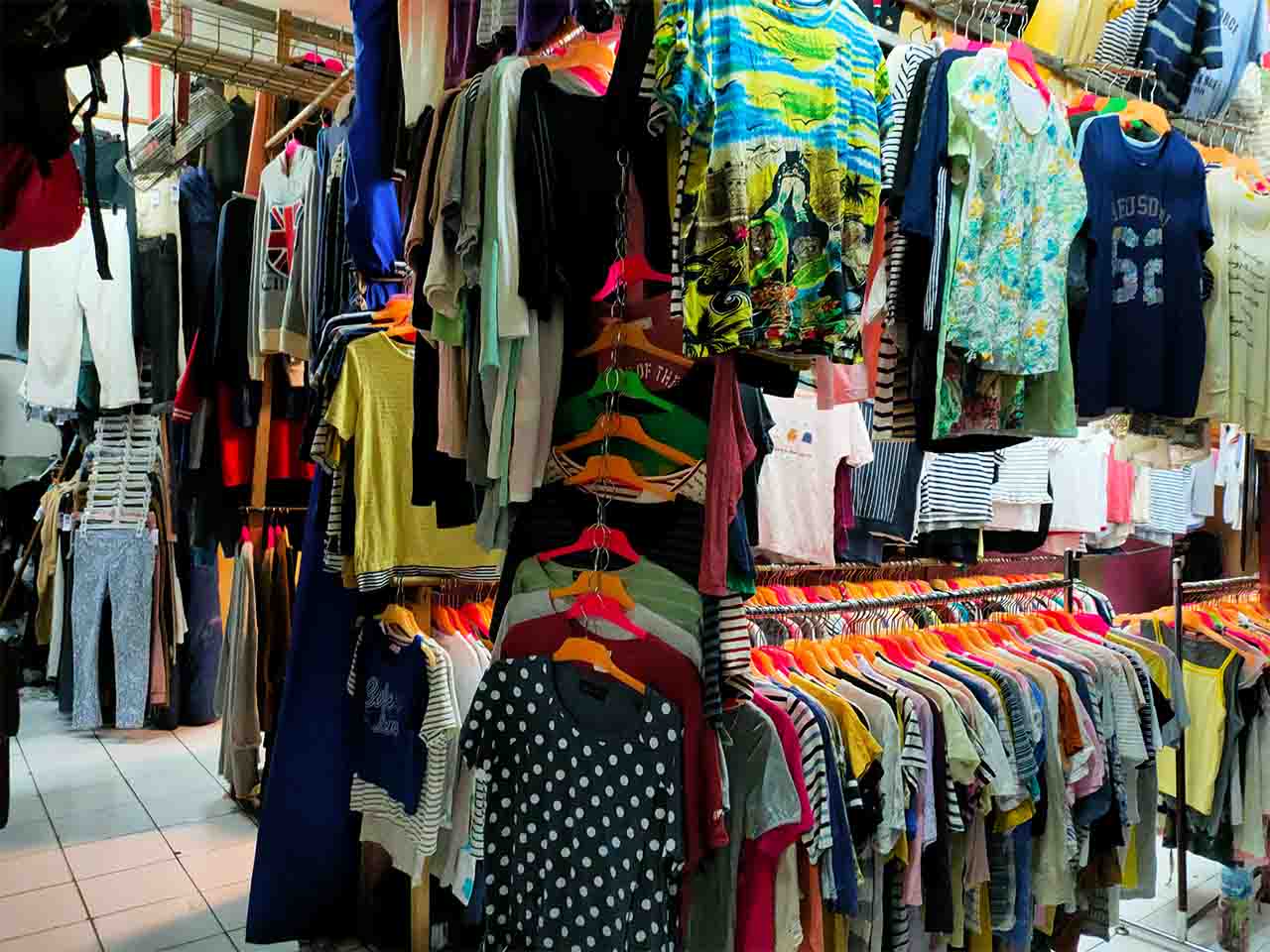 Nge-thrift Barang Bekas di Pasar Senen — Diary of Lenny Lim