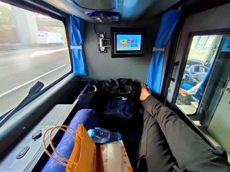 Indorent Unicron : Sleeper Bus JKT - Jogja — Travel Diary of Lenny Lim