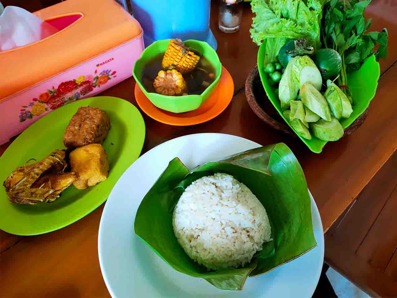 Indorent Unicron : Sleeper Bus JKT - Jogja — Travel Diary of Lenny Lim