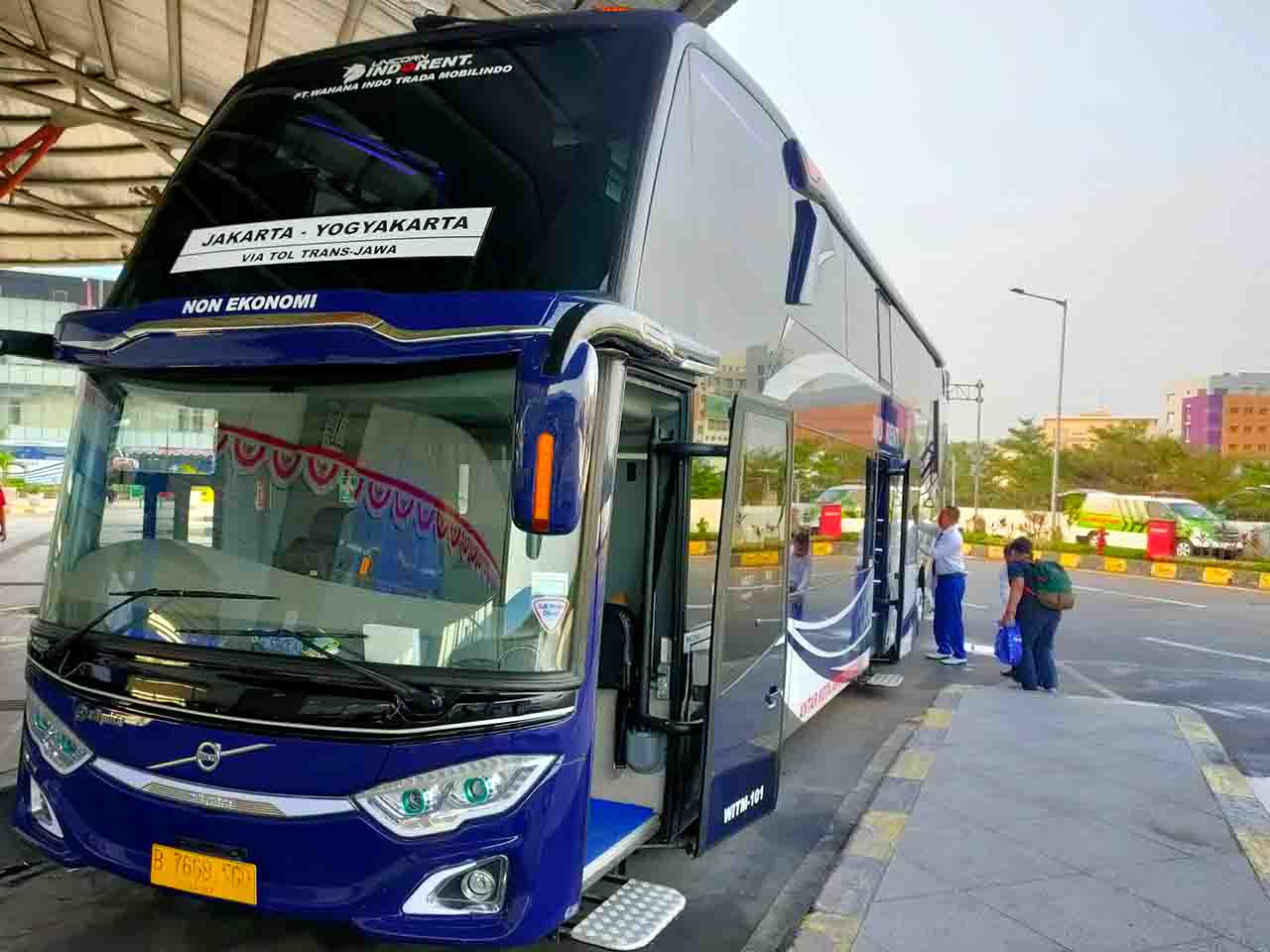 Indorent Unicron : Sleeper Bus JKT - Jogja — Travel Diary of Lenny Lim