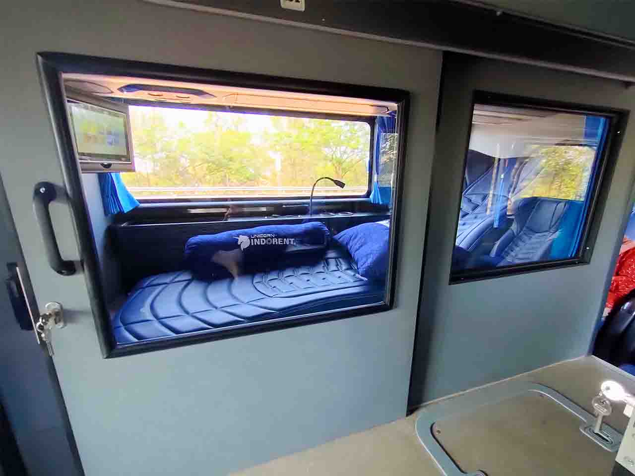 Indorent Unicron : Sleeper Bus JKT - Jogja — Travel Diary of Lenny Lim