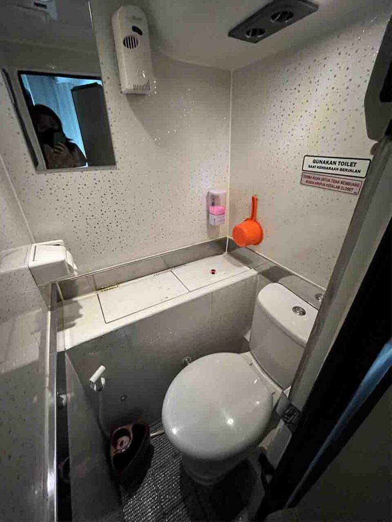 Sleeper Bus Juragan 99 Malang - Jakarta — Diary of Lenny Lim